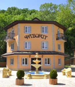 Favorit (Lesnaya ulitsa No:5В/3, selo Shepsi), otel  Krasnodarski krayından