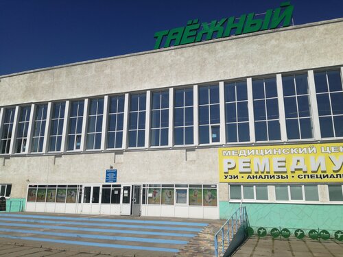 Çok amaçlı spor tesisleri Sportivny kompleks Tayezhny, Bratsk, foto