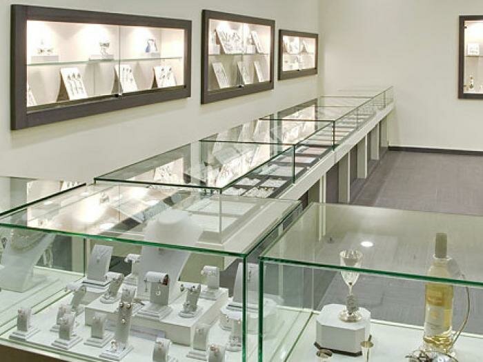 Satış ekipmanları firmaları Mgm, Saint‑Petersburg, foto