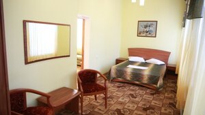 Paradiz (Kommunisticheskaya ulitsa No:80/1, Pugachev), otel  Pugaçov'dan