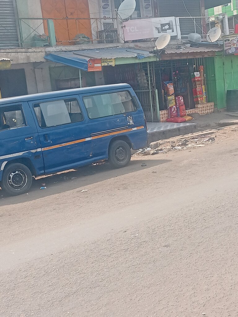 Elektrik ve elektrikli ürün mağazası Tcl, Akra, foto