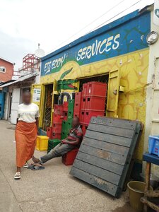 Ets eddy services (Brazzaville, Commune de Ouenzé, Boueta Mbongo Avenue), bira dükkanı  Brazzaville'den