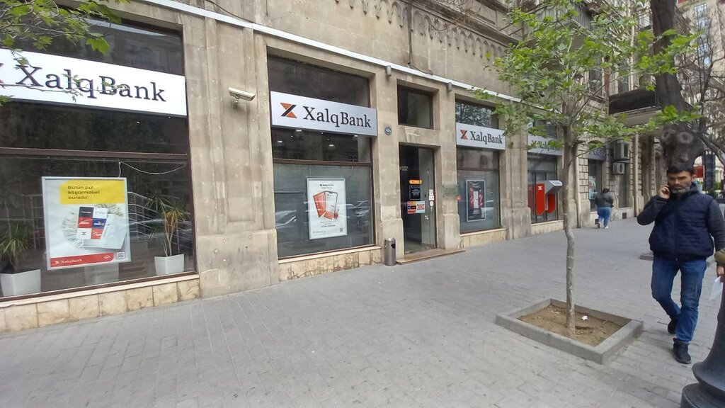 ATM'ler Khalg Bank, Bakü, foto