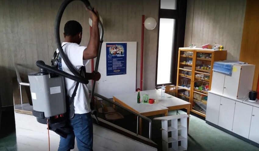 Elektronik ofis ekipmanları tamiri Friedrich Gebäudereinigung, Baden‑Wurttemberg, foto