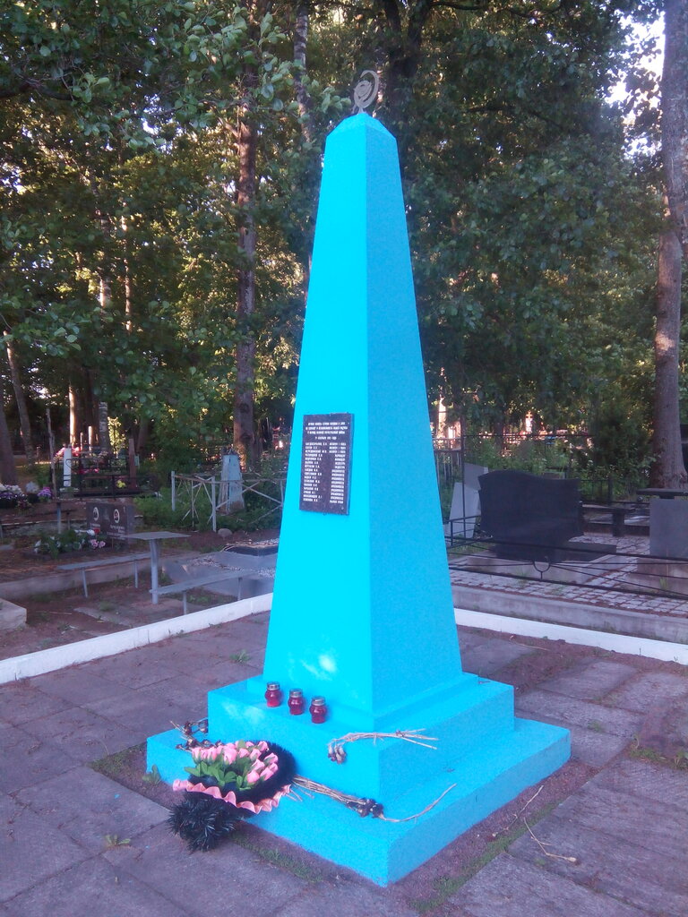 Anıt, heykel Братская могила погибших при бомбардировке военно-морского госпиталя, Kronstadt, foto