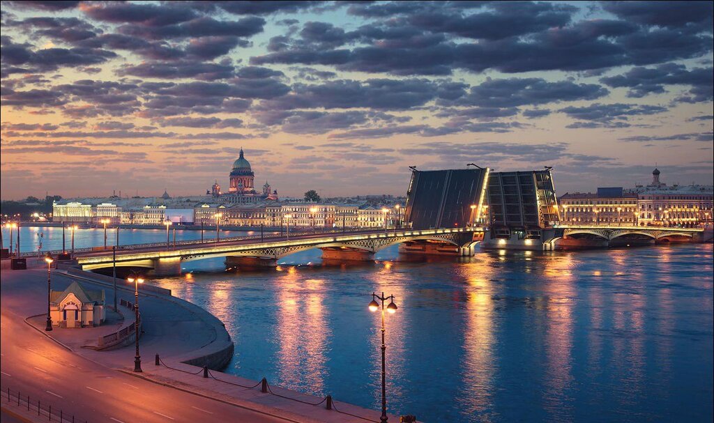 Geziler Roof Excursions Karlson Guide, Saint‑Petersburg, foto