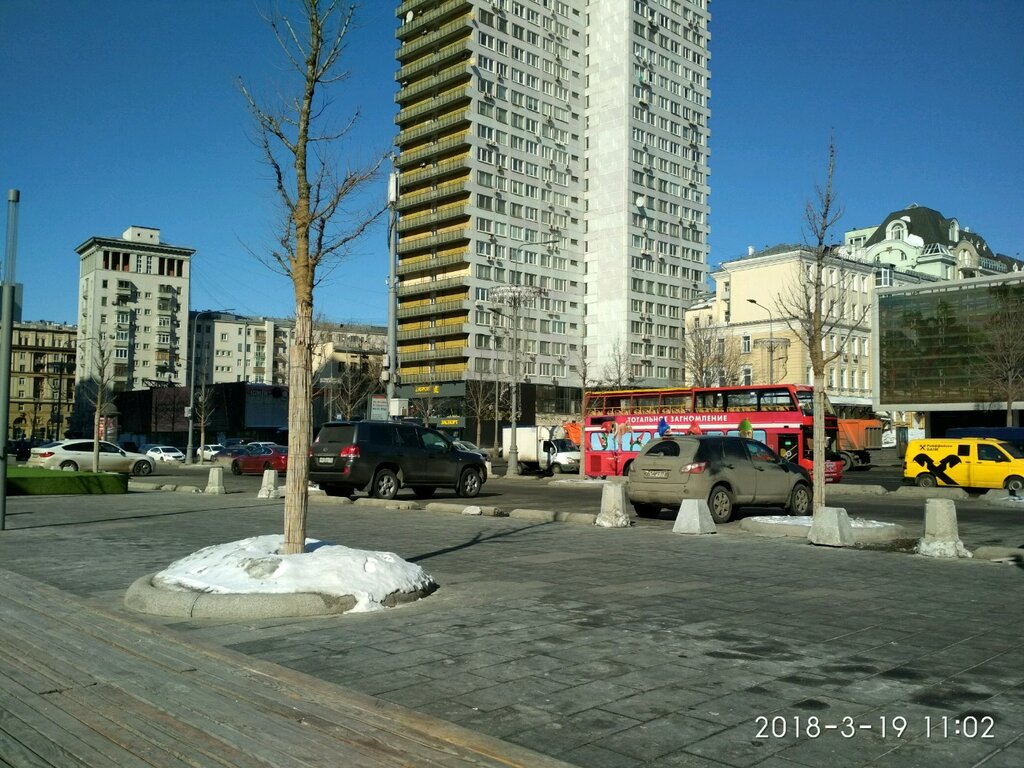 Otoparklar Parkovka na Novom Arbate 1, Moskova, foto