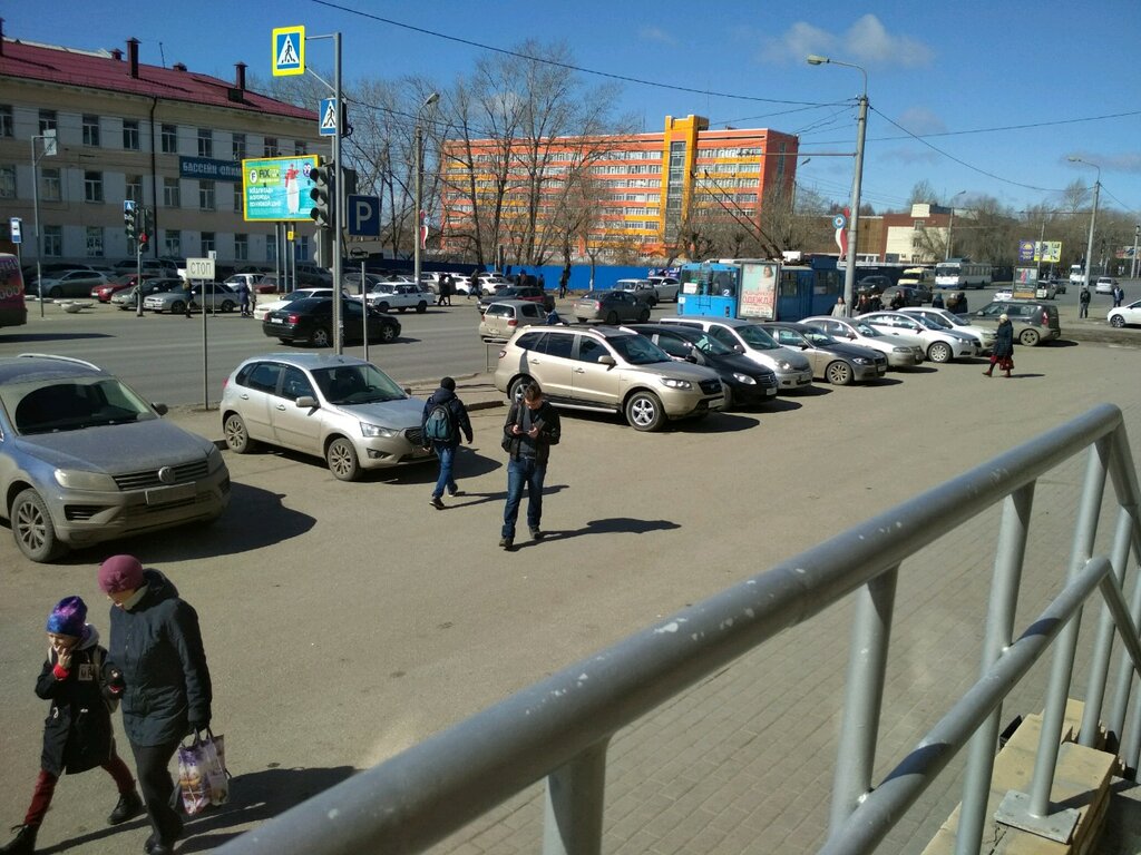 Otoparklar Parking lot, Omsk, foto