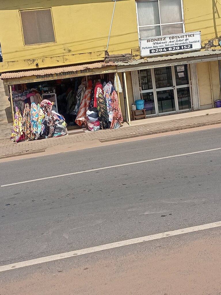 Giyim mağazası Sedees fabric, Akra, foto