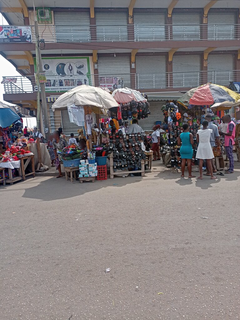 Giyim mağazası Giftwear Exclusive Enterprise, Akra, foto