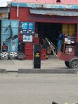 Dépôt (Brazzaville, Commune de Bacongo, Rue Raymond Paillet Bacongo), araç bakım malzemeleri  Brazzaville'den