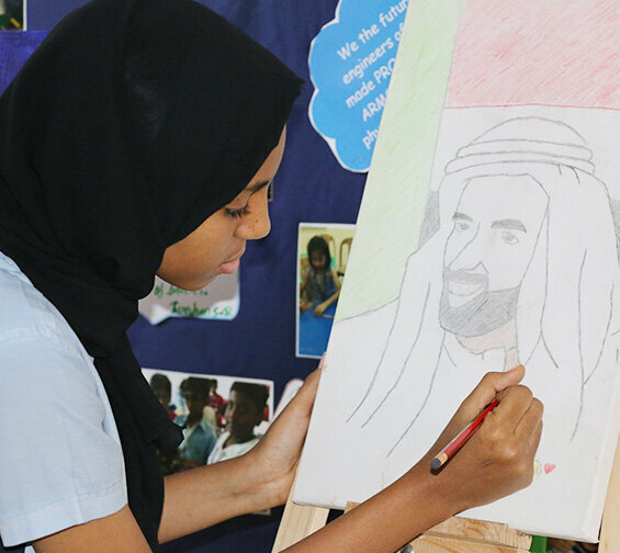 Ortaokul Al Nokhbah English School, Dubai, foto