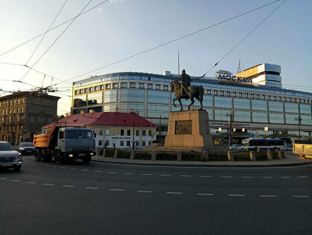 Anıt, heykel Alexander Nevsky, Saint‑Petersburg, foto