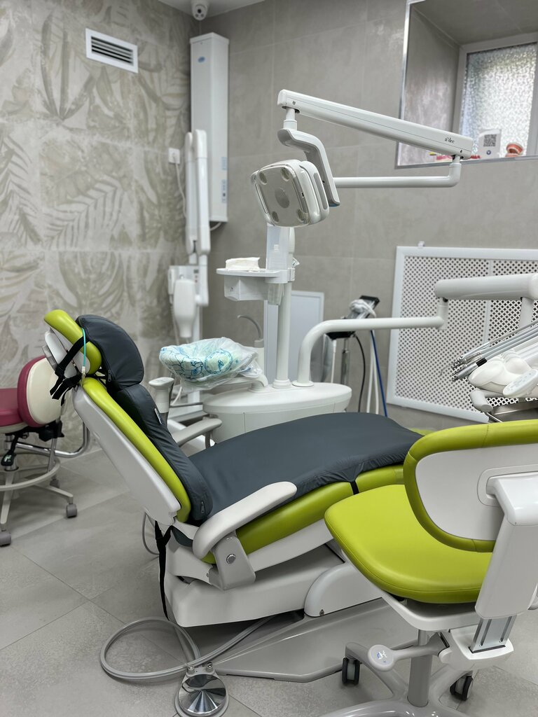 Özel ağız ve diş sağlığı klinikleri ve muayenehaneleri Liniya Ulybki, Novosibirskaya oblastı, foto