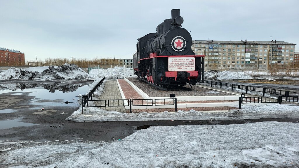 Teknoloji anıtı Паровоз ЭМ № 720-24, Vorkuta, foto