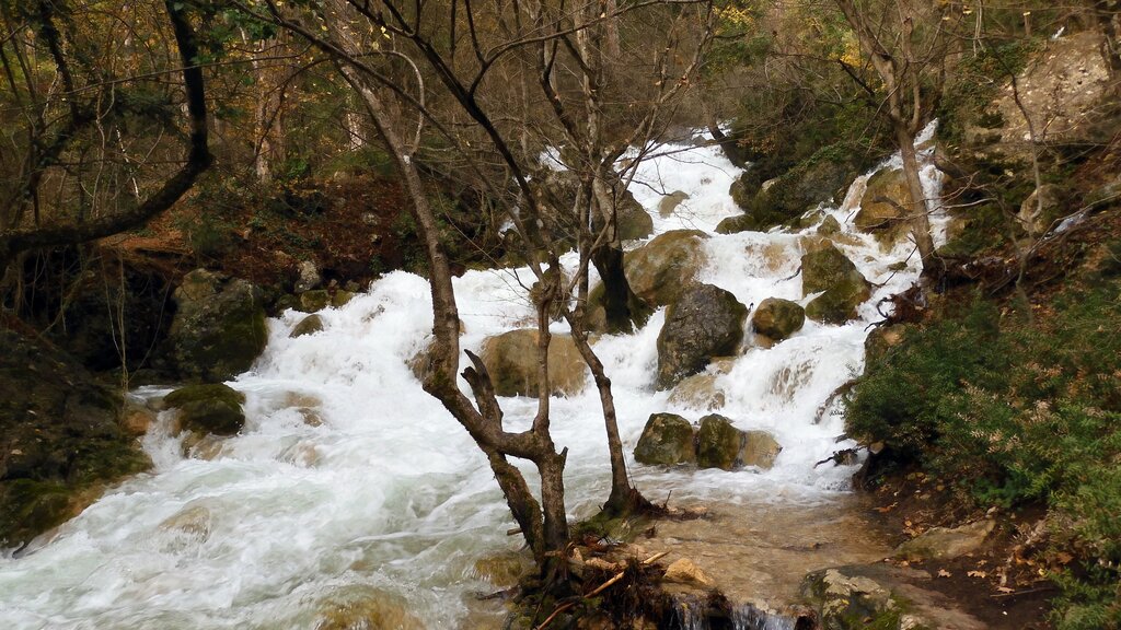 Pınar, çay Исток реки Хаста Баш, Kırım Cumhuriyeti, foto