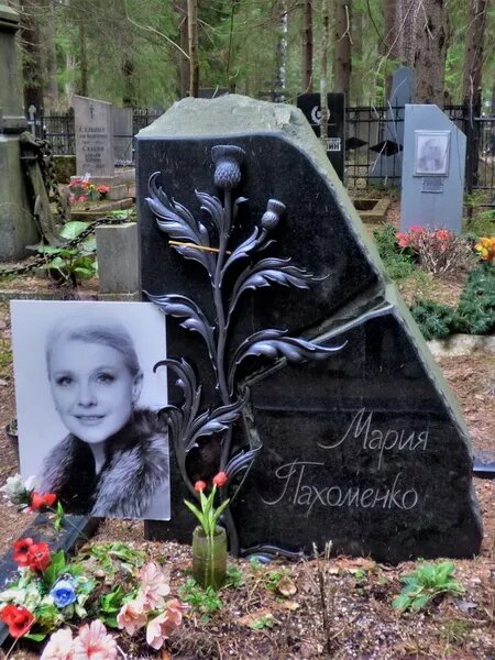 Ünlü kişilerin mezarları Певица Мария Леонидовна Пахоменко, Saint‑Petersburg, foto
