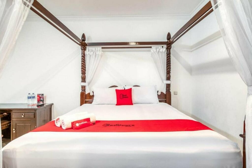 Otel RedDoorz Plus near Lempuyangan Station 4, Yogyakarta, foto