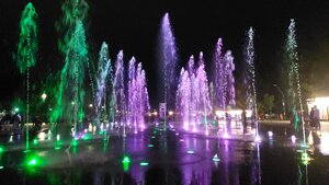 Светомузыкальный сухой фонтан (Udmurtian Republic, Izhevsk, Central Square), çeşme  Izhevsk'ten