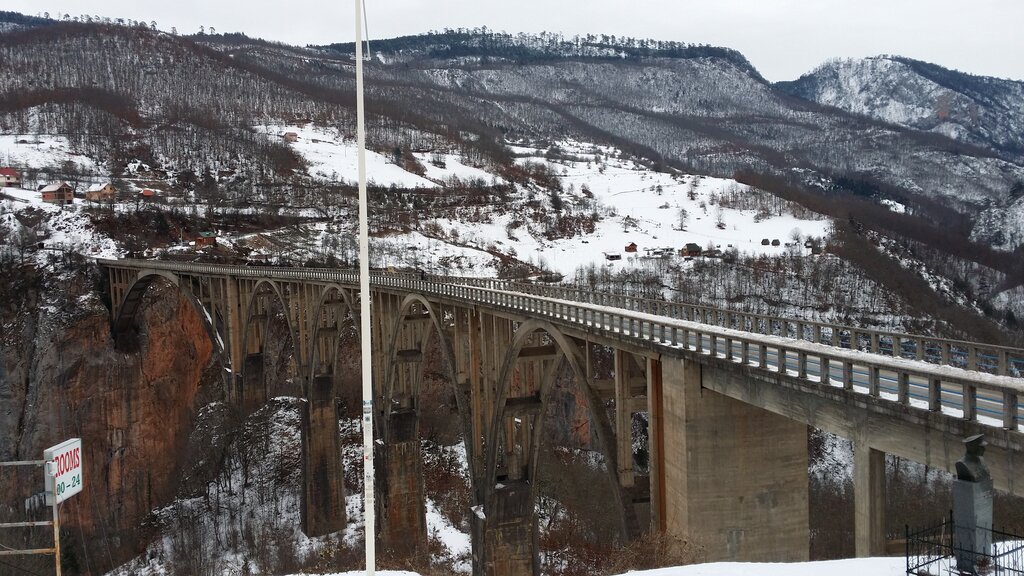 i̇nşaat firmaları Монтенегро-Дом, Herceg Novi, foto