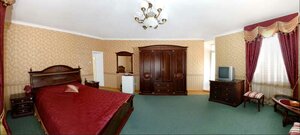 Marlen (vulytsia Akademika Hrushevskoho No:13, Rivne), otel  Rovno'dan