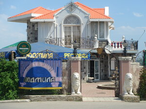 Lyudmila (Курортная улица No:26), kafe  Feodosya'dan (Kefe'den)