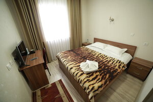 Madanur (Toktogul Street No:201, Karakol), otel  Karakol'dan