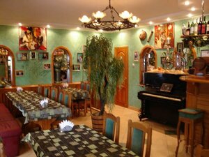 Kafe-klub Shanson (Молочна вулиця No:1к1, Харків), kafe  Harkiv'den