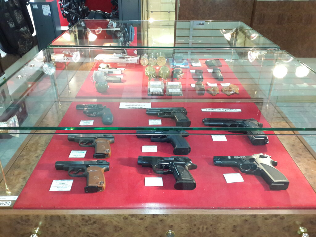 Silah ve koruma ürünleri Oruzheyny salon, Moskova, foto