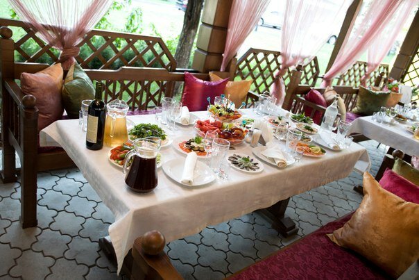 Restoran Restoran Vostochny Dvor, Çerkassi, foto
