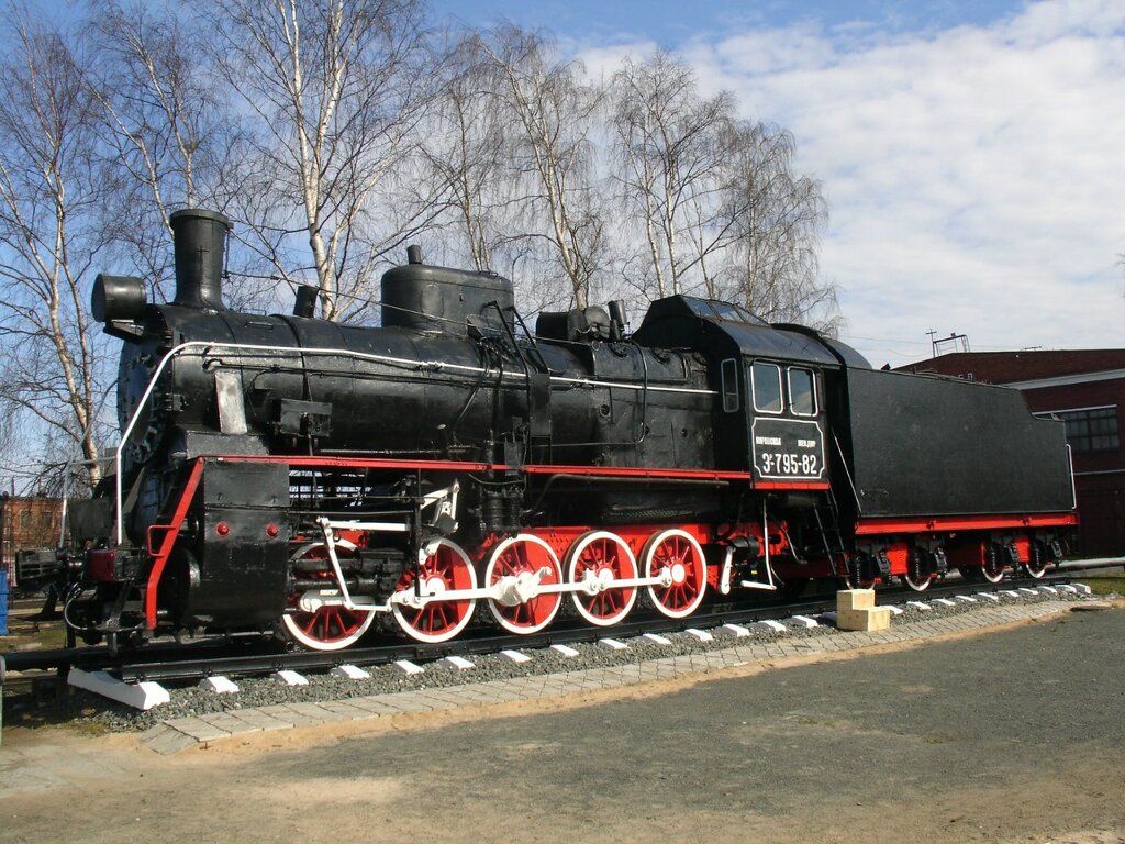 Teknoloji anıtı Паровоз Эр-795-82, Petrozavodsk, foto
