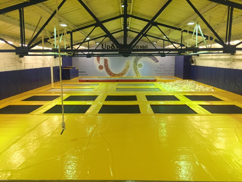 Eğlence merkezleri Batutny tsentr Up & Fly, Moskova, foto