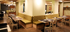Kukhnya (40 god Pieramogi Street No:23А, Village of Barawliany), kafe  Minskaya oblastından