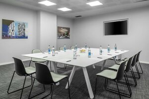DoubleTree by Hilton Hotel Yerevan City Centre (Surb Grigor Lusavorich Street No:4/2, Yerevan), otel  Erivan'dan