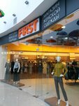 First (vulytsia Davyda Oistrakha No:32), giyim mağazası  Odesa'dan
