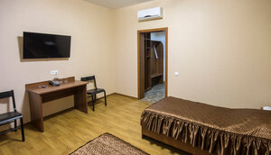 Kross Motel (Igumnovskoye shosse No:4Б, Dzerzhinsk), otel  Dzerjinsk'ten