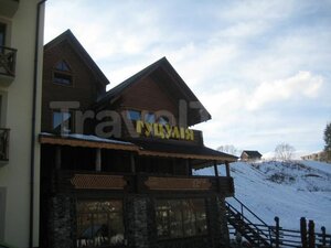 Гуцулія (Ivano-Frankivska Region, Yaremchanska miska rada, selo Polianytsia, Hirskolyzhnyi kurort Bukovel), otel  Yaremcha'dan