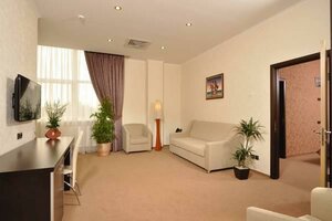 Gostinichny kompleksTerra Nova (Instytutska vulytsia No:73, selo Hatne), otel  Kiev Bölgesi'nden