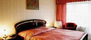 Premier Hotel Dnister (vulytsia Mateika No:6, Lviv), otel  Lviv'den