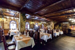 Stary Zamok (Kirova Street No:84), restoran  Podolsk'tan