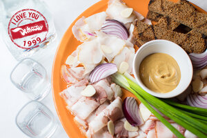 Muzykalny restoran Dezhavyu (Bohdana Khmelnytskoho Street No:30/10, Shevchenkivskyi District), restoran  Kiev'den