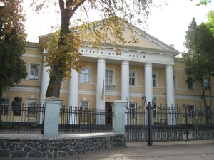 Ku Rovensky oblastnoy krayevedchesky muzey Ros (vulytsia Drahomanova No:19, Rivne), müzeler ve sanat galerileri  Rovno'dan