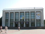 Cherkascky akademichesky oblastnoy ukrainsky muzykalno-dramatichesky teatr imeni T. G. Shevchenko (bulvar Tarasa Shevchenka No:234), tiyatrolar  Çerkassi'den