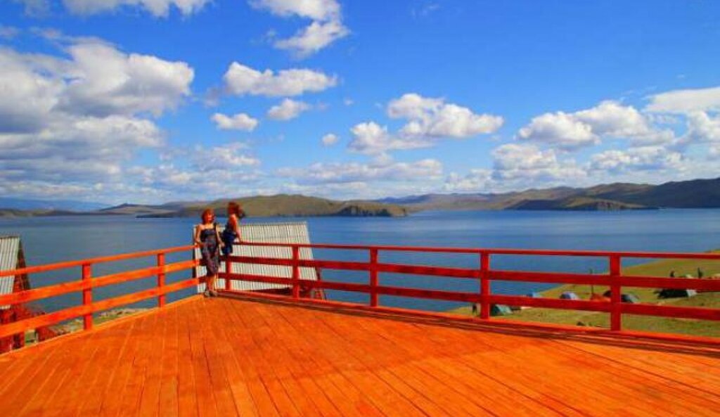 Kültür merkezleri Usadba Kovcheg Baikala, İrkutskaya oblastı, foto