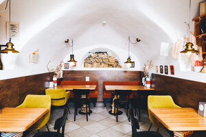 Eat me! (vulytsia Avhustyna Voloshyna No:22), kafe  Ujgorod'dan