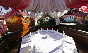 Lazurny bereg (Zarechnaya ulitsa No:14, derevnya Sukhovo), restoran