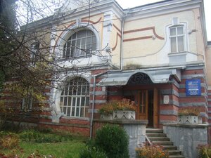 Ivano-Frankovsky oblastnoy muzey osvoboditelnoy borby imeni S. Bandery (vulytsia Henerala Tarnavskoho No:22, Ivano-Frankivsk), müzeler ve sanat galerileri  Ivano‑Frankovsk'tan