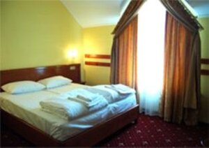 Shelter (Ukraine, Kolodezhno, Lutska Street 14), otel  Volyn oblastından