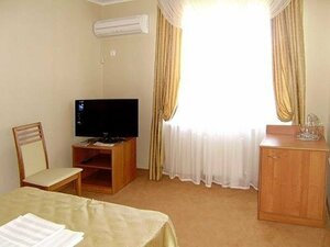 Kapriz (Sovetskaya ulitsa No:90), otel  Anapa'dan