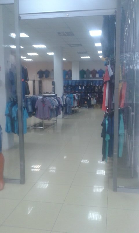 Dış giyim mağazası Magazin verkhney odezhdy, Nijnekamsk (Tüben Kama), foto